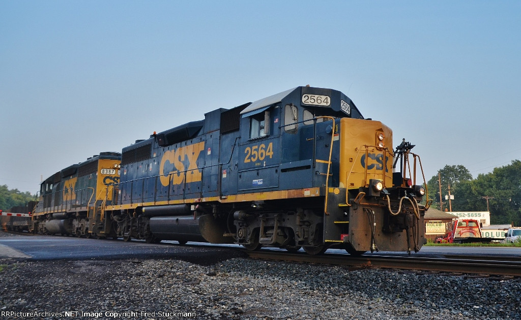 CSX 2564 leads K518.